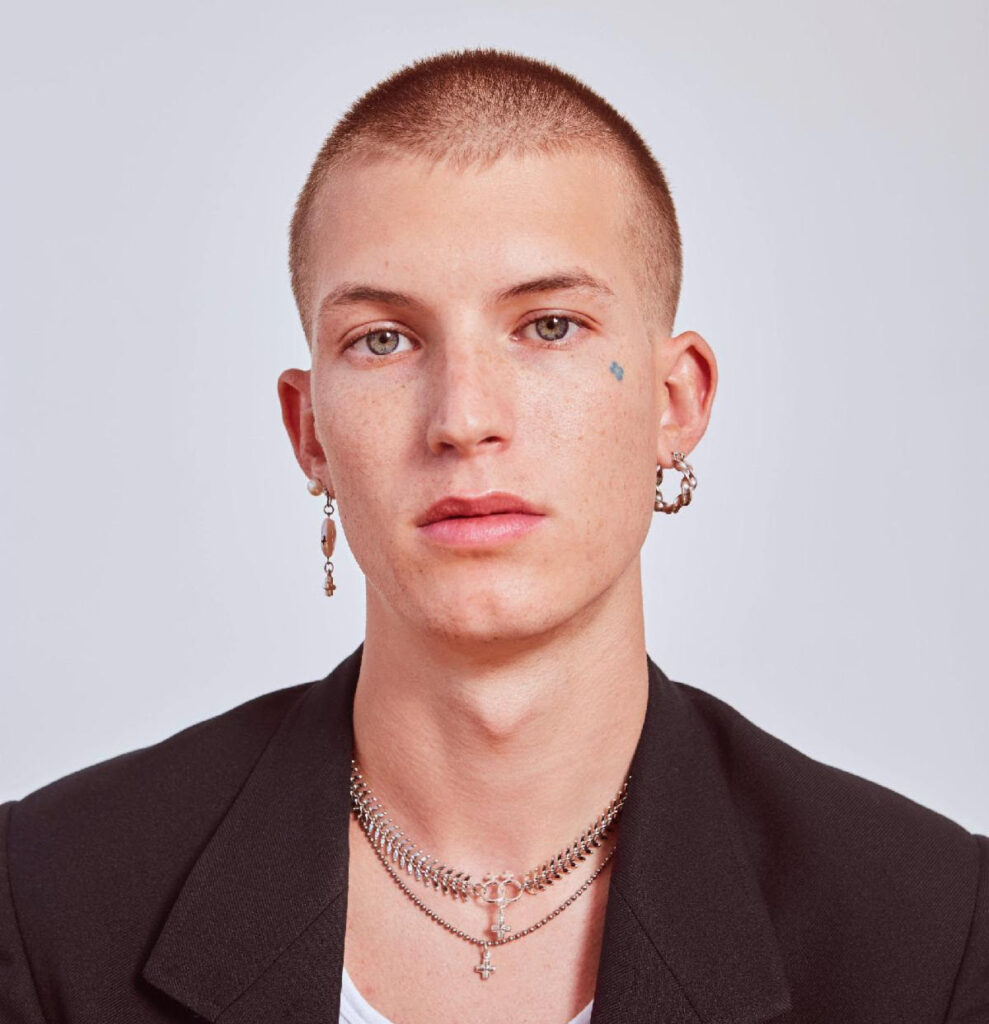 VIDEO: INTERVIEW - Gus Dapperton - "Being in that extraverted zone ...